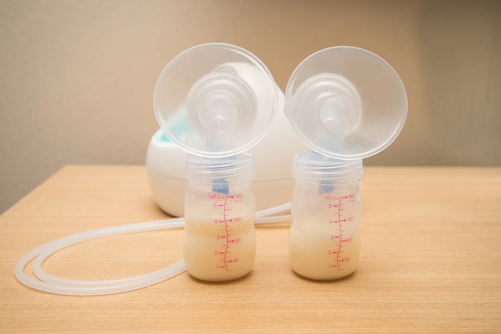 What Color Should My Breast Milk Be? Here's What's Normal On The Breast ...