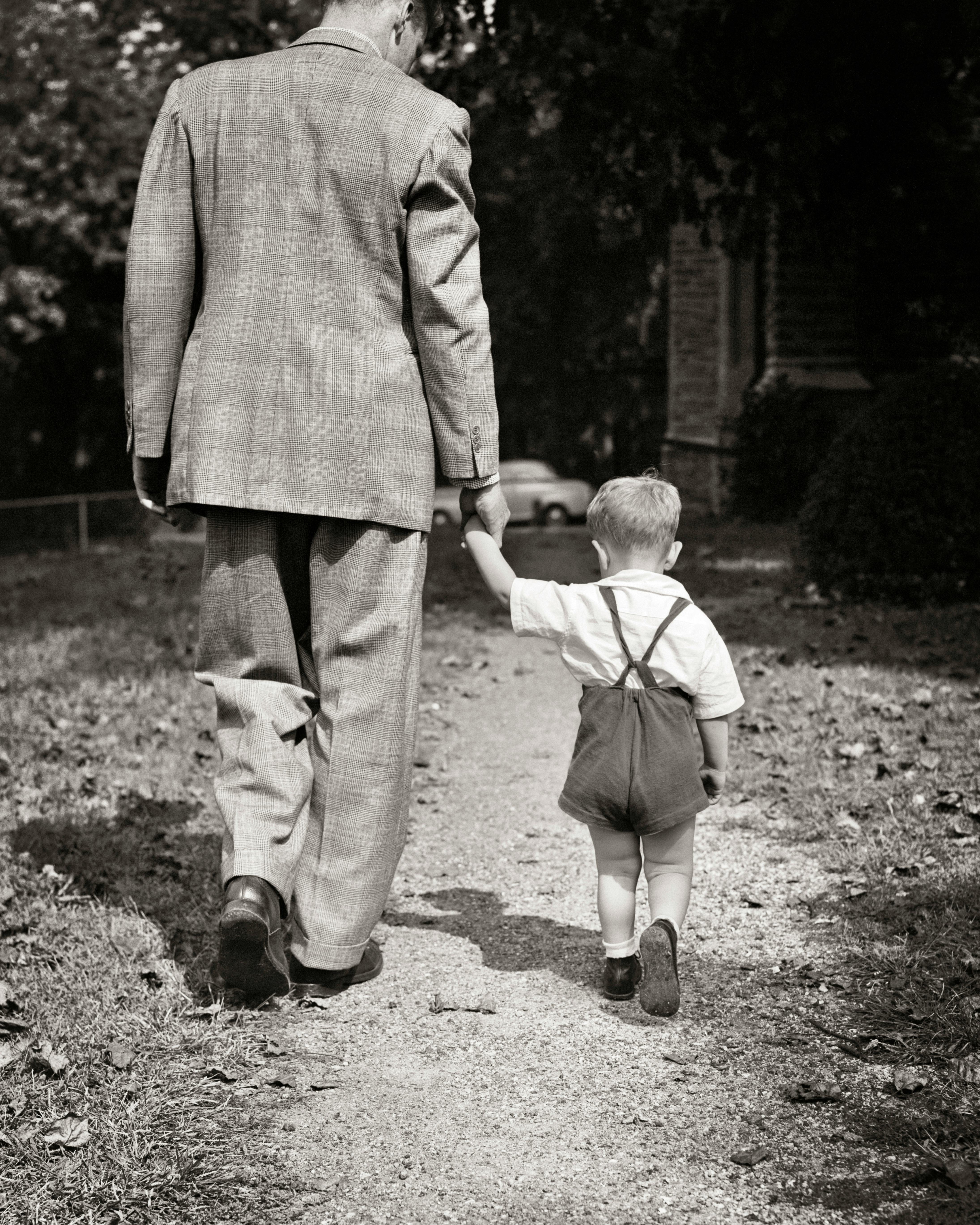 20 Vintage Photos Of Dads That Celebrate Fatherhood At Its Finest