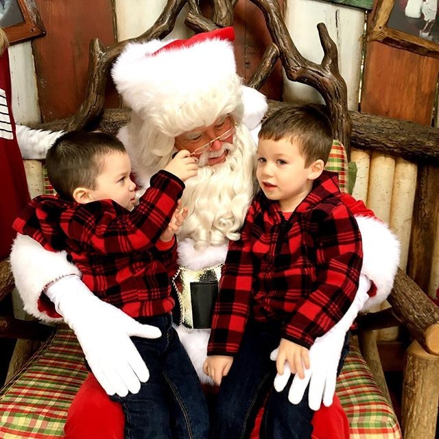 30 Funny Photos Of Kids Sitting On Santa's Lap Over The Years, From the ...